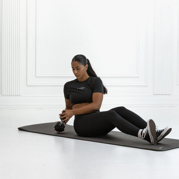 Dumbbell Russian Twist - Exercise Guide | Motra