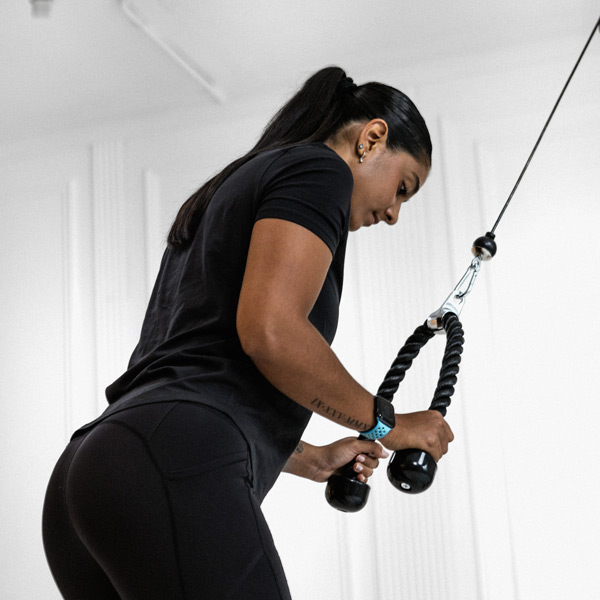 Cable Rope Tricep Pushdown / Extension - Exercise Guide | Motra
