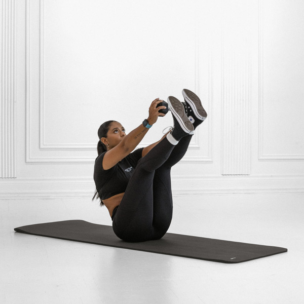 Dumbbell V-Sit - Exercise Guide | Motra