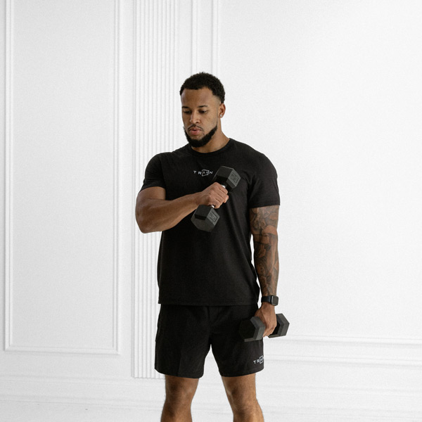 Dumbbell Cross-Body Hammer Curl - Exercise Guide | Motra